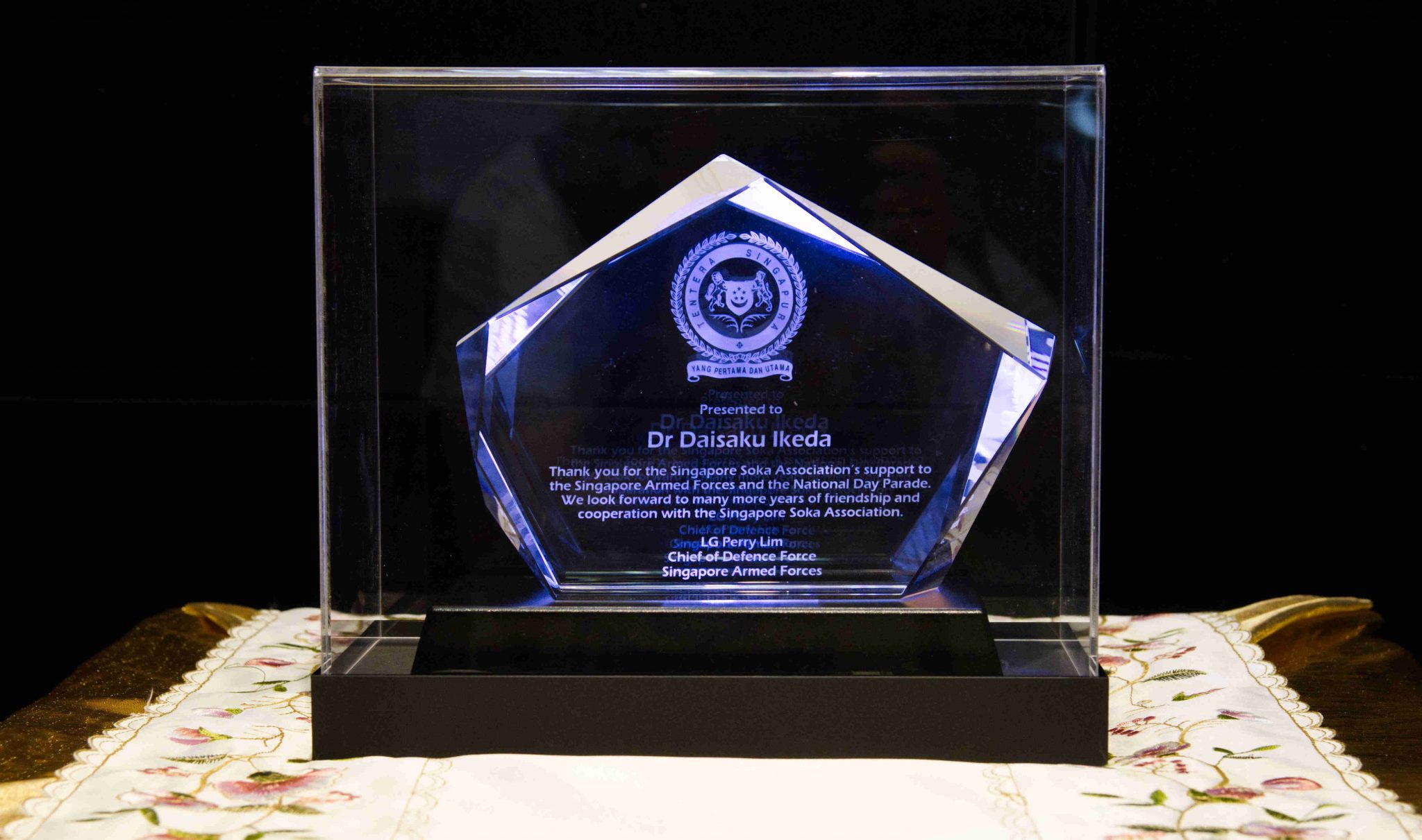 SGI President Ikeda Receives Tribute from the Singapore Armed Forces ...